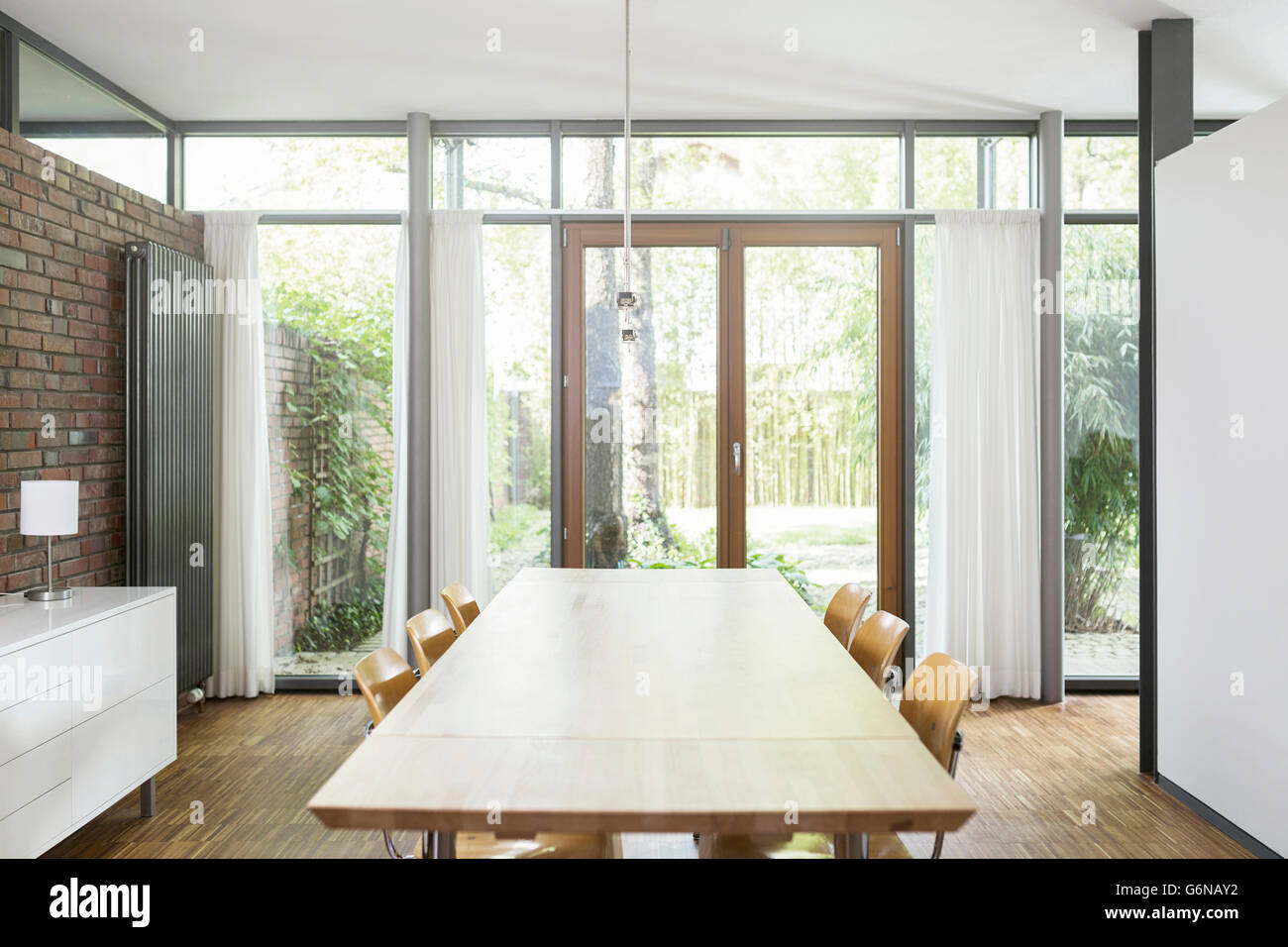 Empty dining room table Stock Photo - Alamy Empty dining room table Stock Photo - Alamy