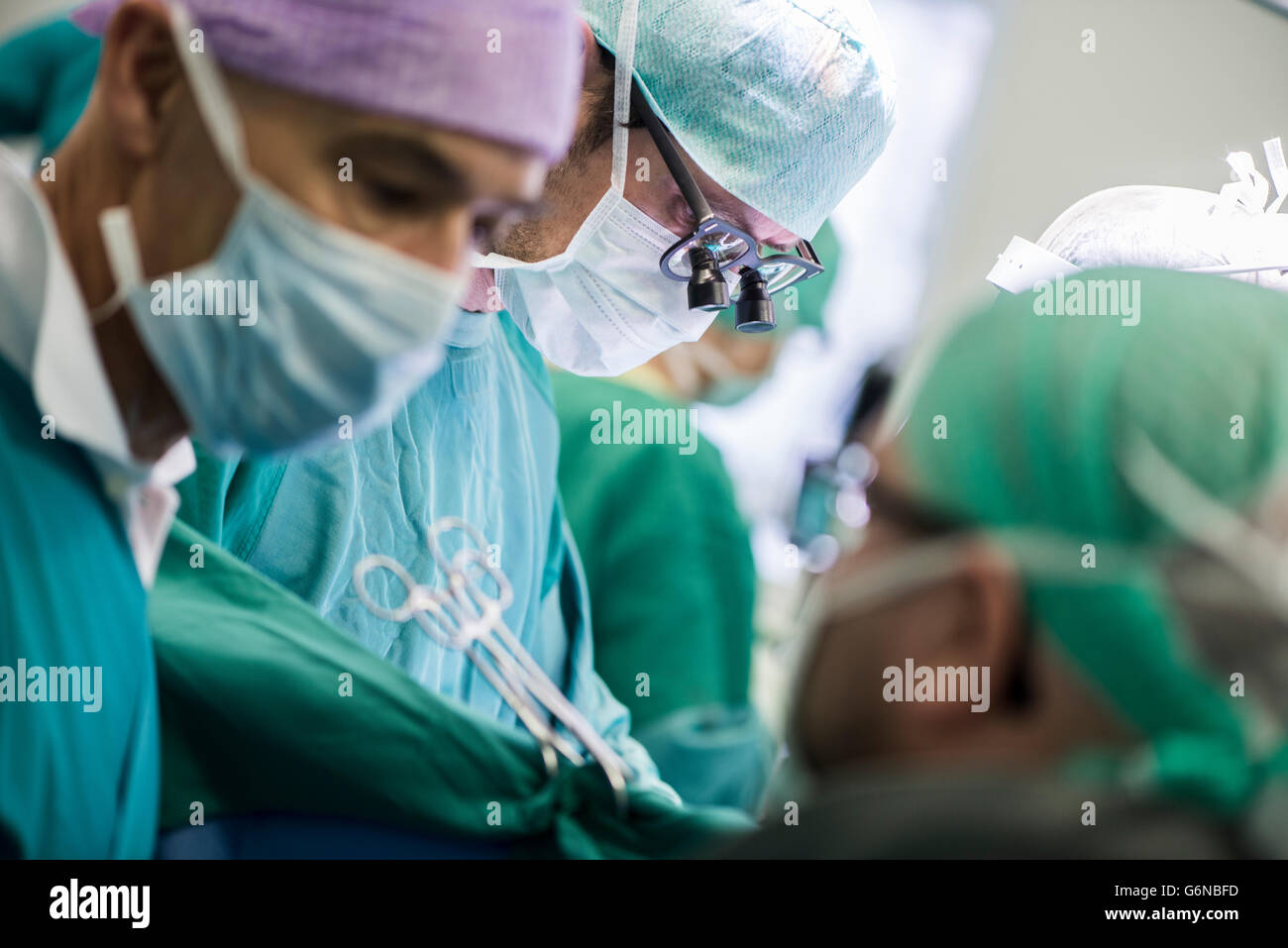 Surgeons in operating theatre Stock Photo - Alamy