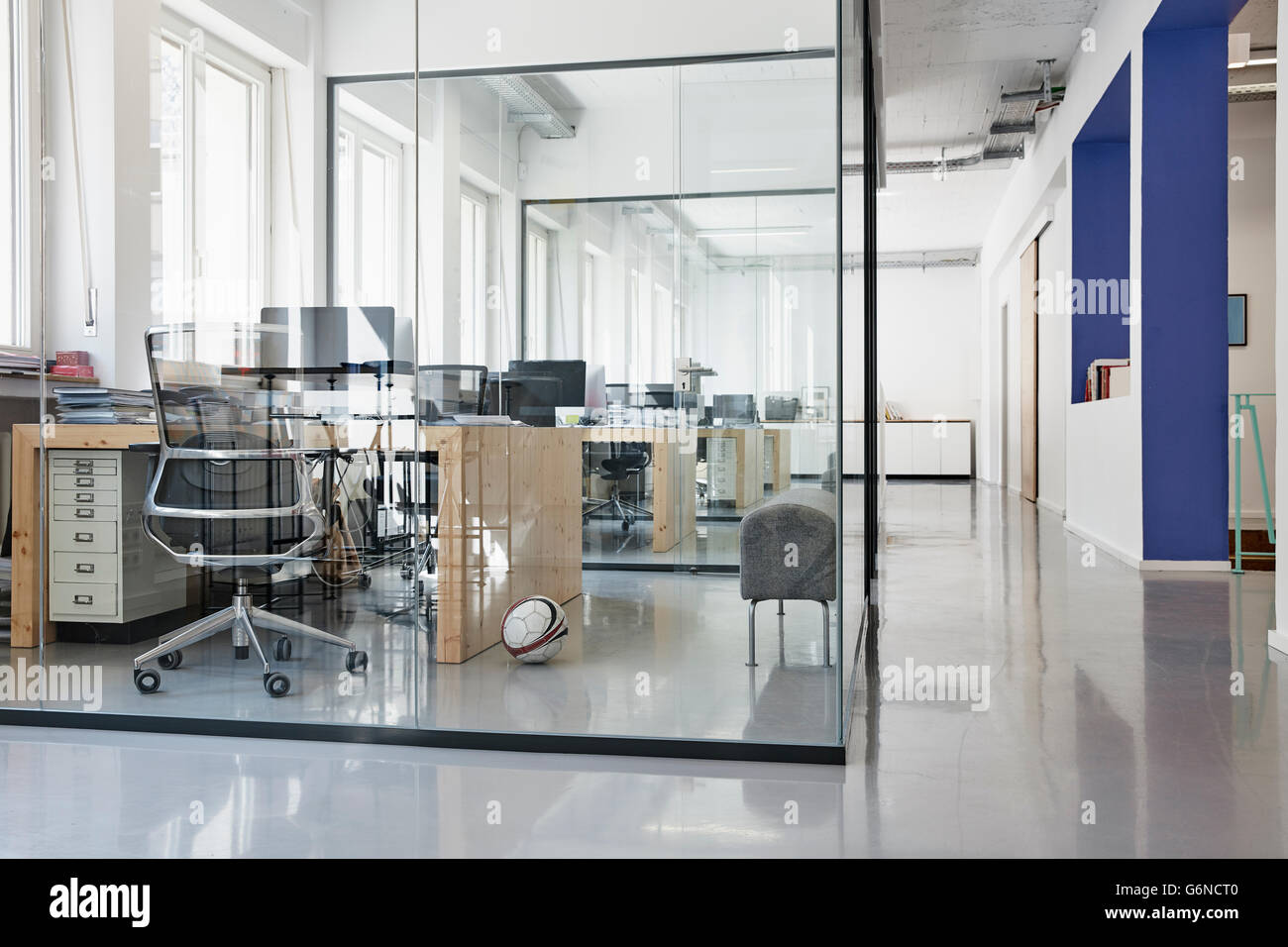 Interior of bright modern office Stock Photo - Alamy