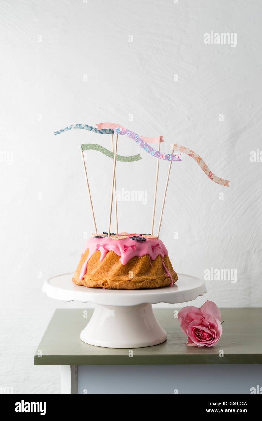 Ring stand hi-res stock photography and images - Alamy