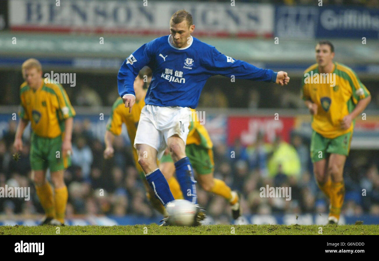 Sport football action shooting duncan ferguson hi-res stock photography ...
