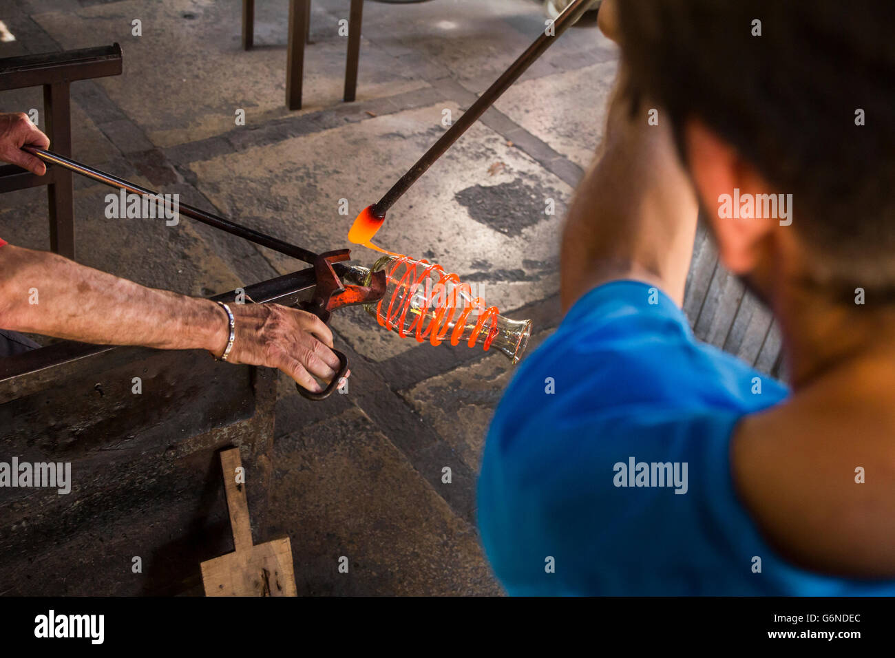 Men shaping hi-res stock photography and images - Alamy