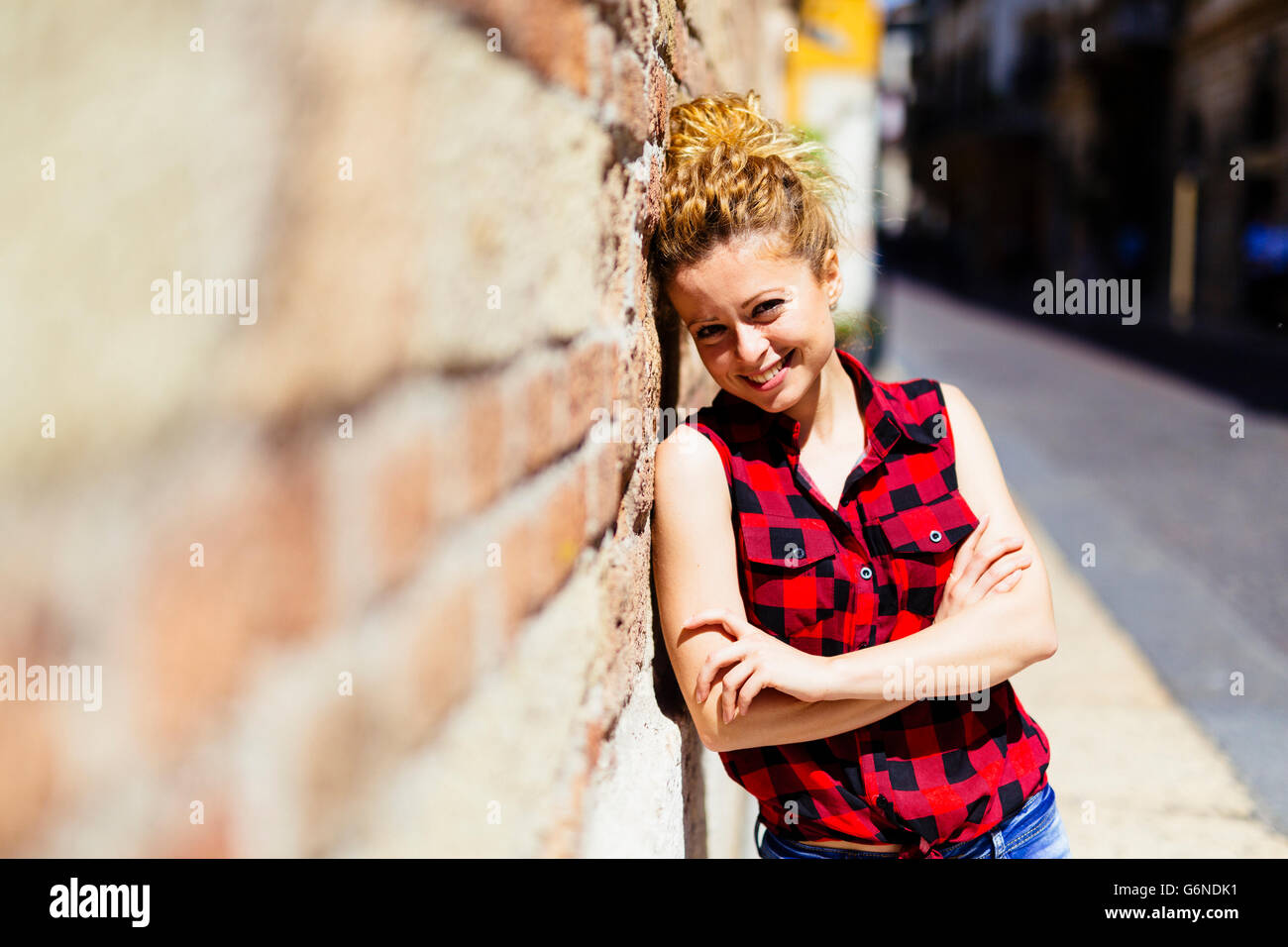 Woman leaning against wall italy hi-res stock photography and images ...