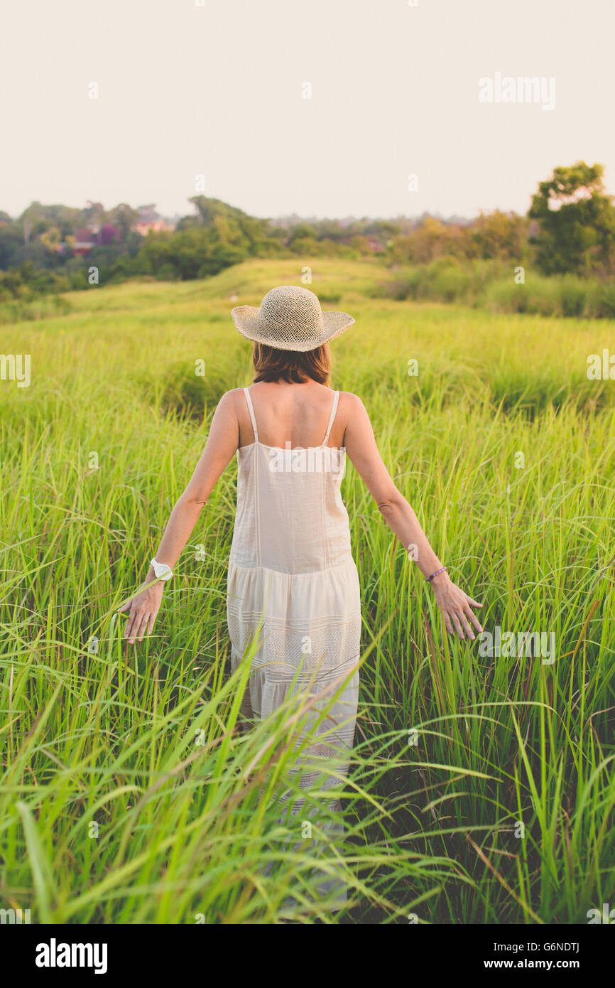 Woman back view summer hat hi-res stock photography and images - Alamy