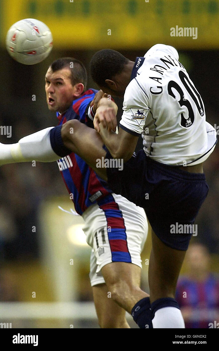 Crystal Palace captain Neil Shipperley challenges Anthony Gardner ...