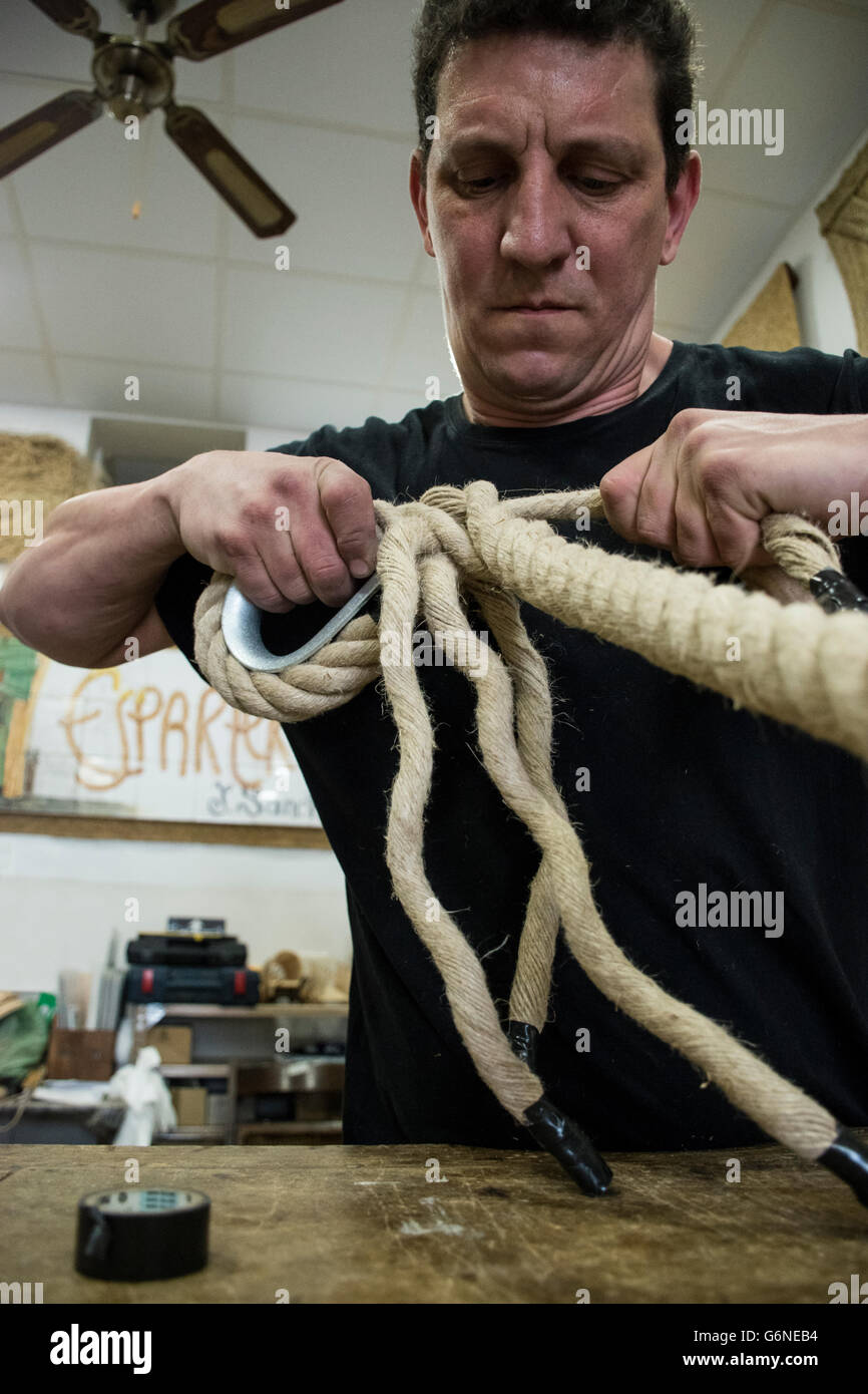 Ropemaking hi-res stock photography and images - Alamy
