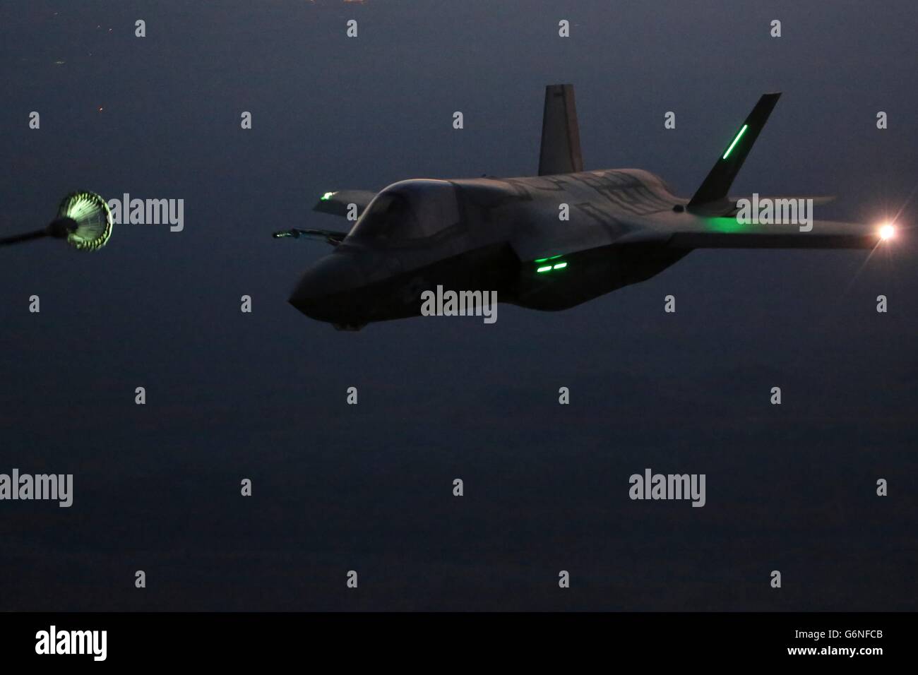 Night aerial refueling High Resolution Stock Photography and Images - Alamy