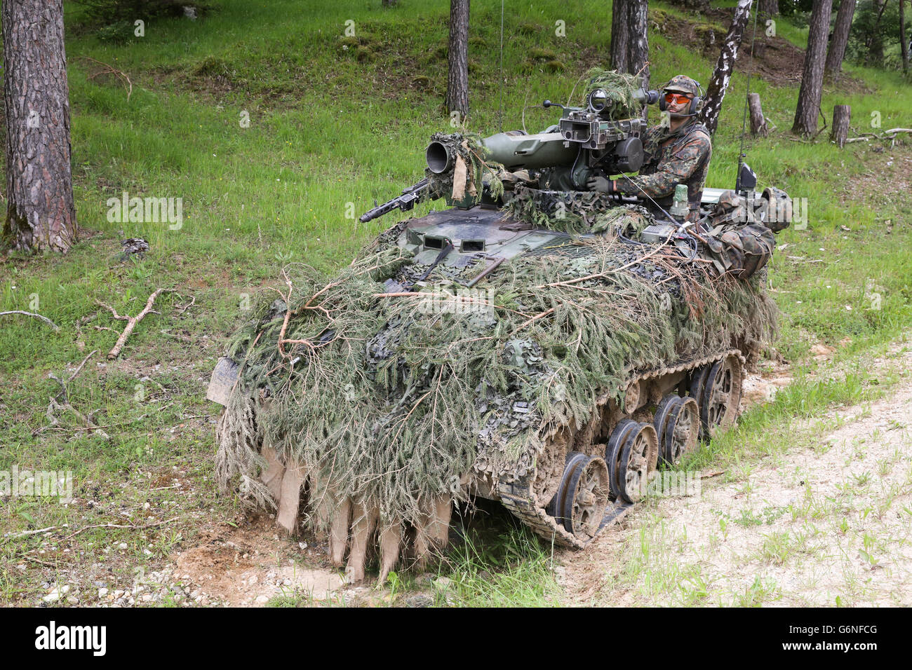 A German Bundeswehr soldier of 4th Paratrooper Company, 31st ...