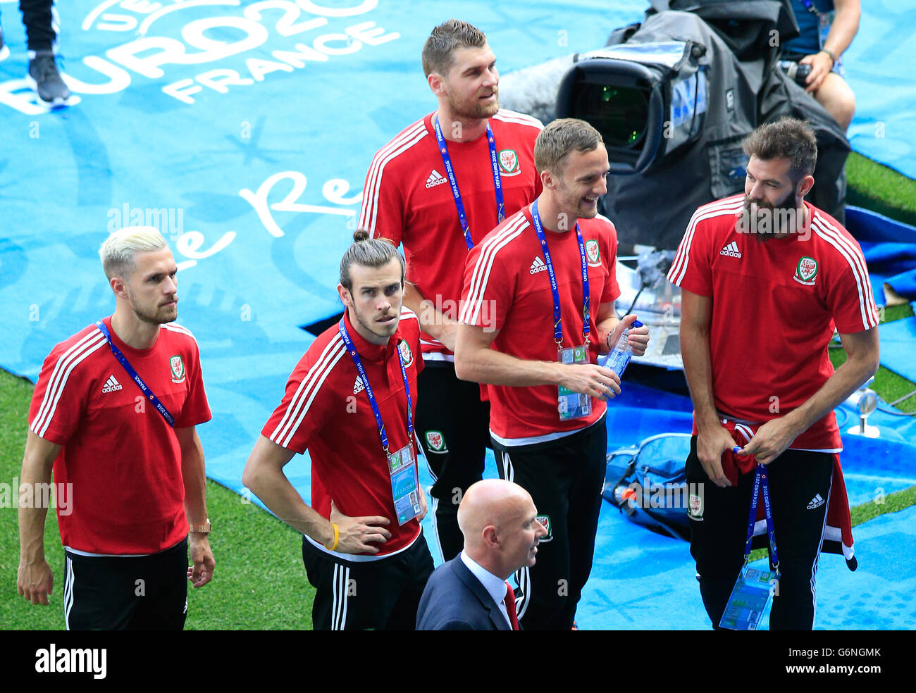 (left-right) Wales' Aaron Ramsey, Gareth Bale, Andy King, Sam Vokes and ...
