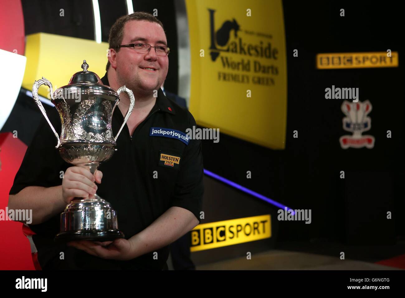 Stephen bunting celebrates winning bdo world championships final ...
