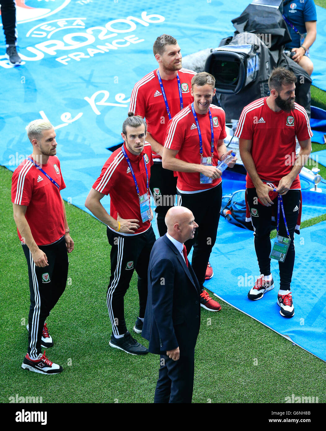 (left-right) Wales' Aaron Ramsey, Gareth Bale, Sam Vokes, Andy King and ...