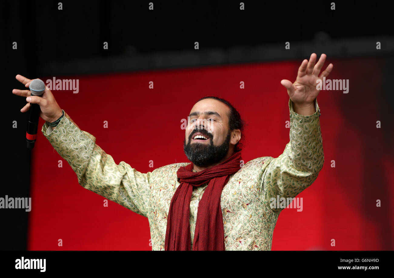 The Orchestra of Syrian Musicians performing with Damon Albarn on the ...