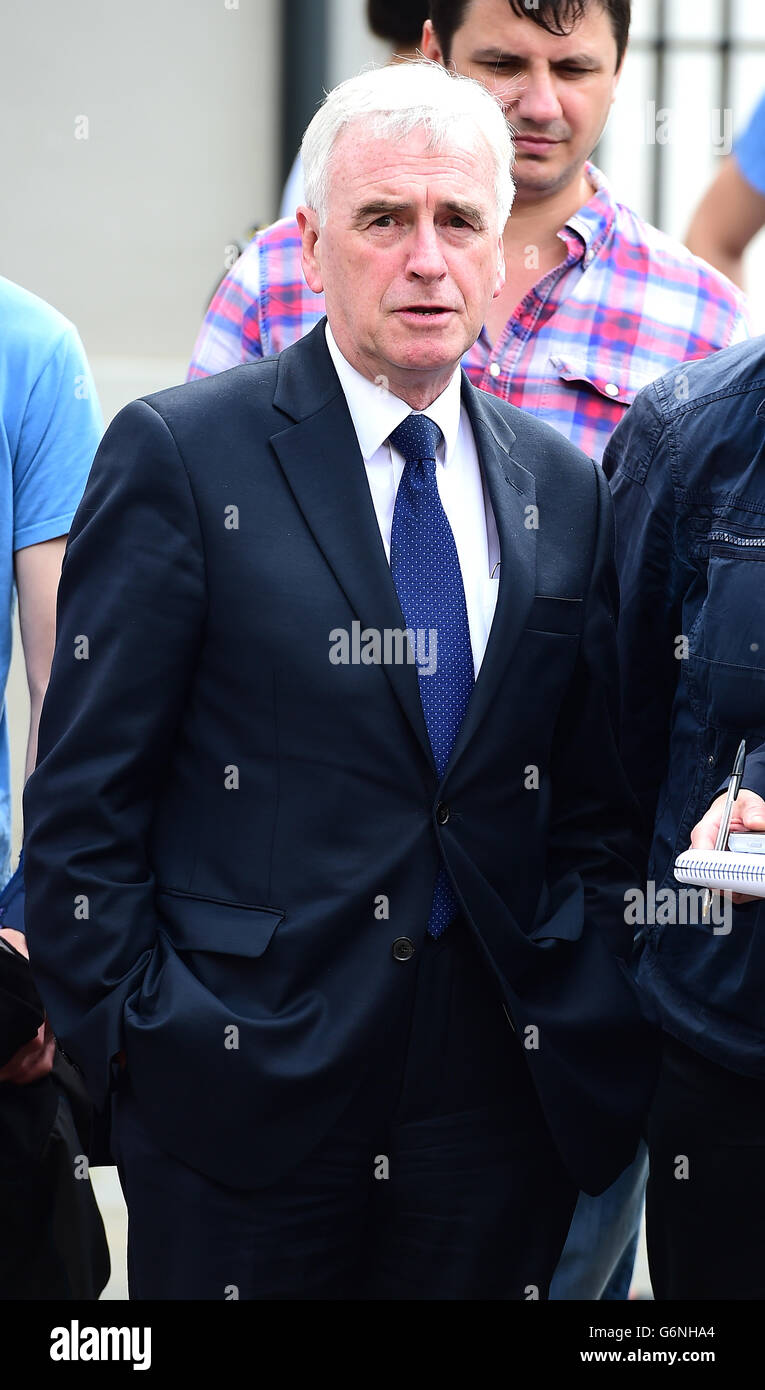John mcdonnell outside the houses of parliament hi-res stock ...