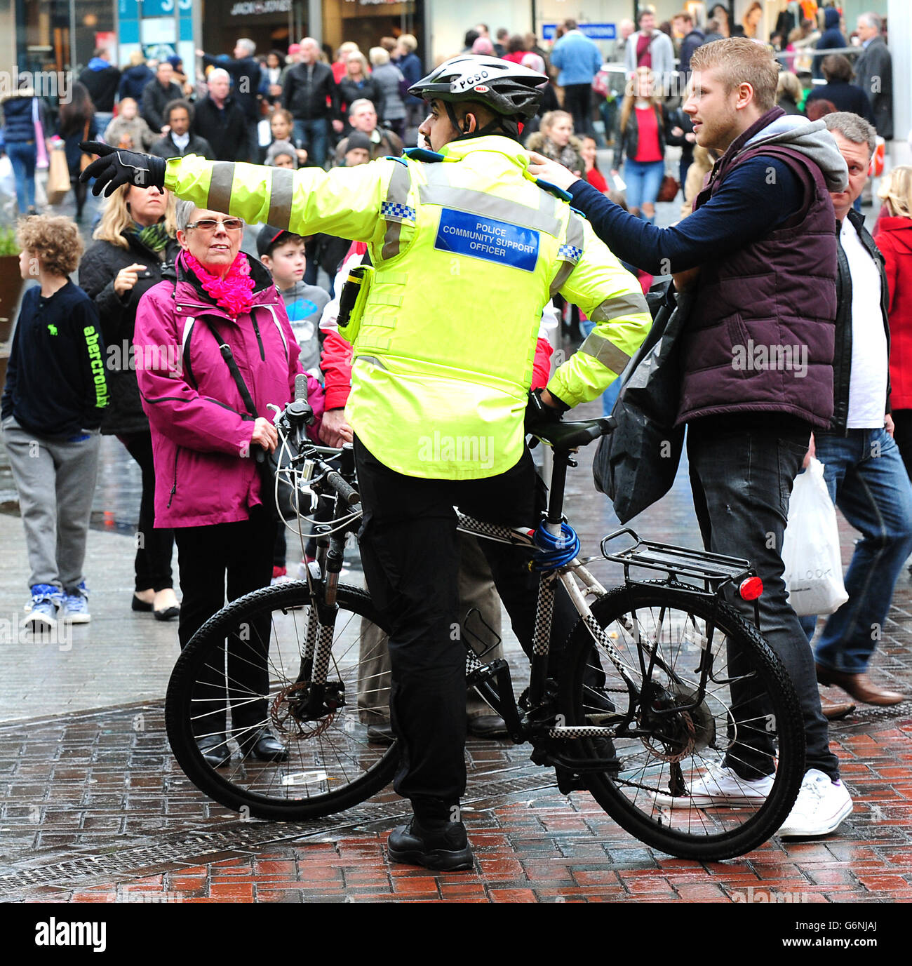 Police gives directions hi-res stock photography and images - Alamy