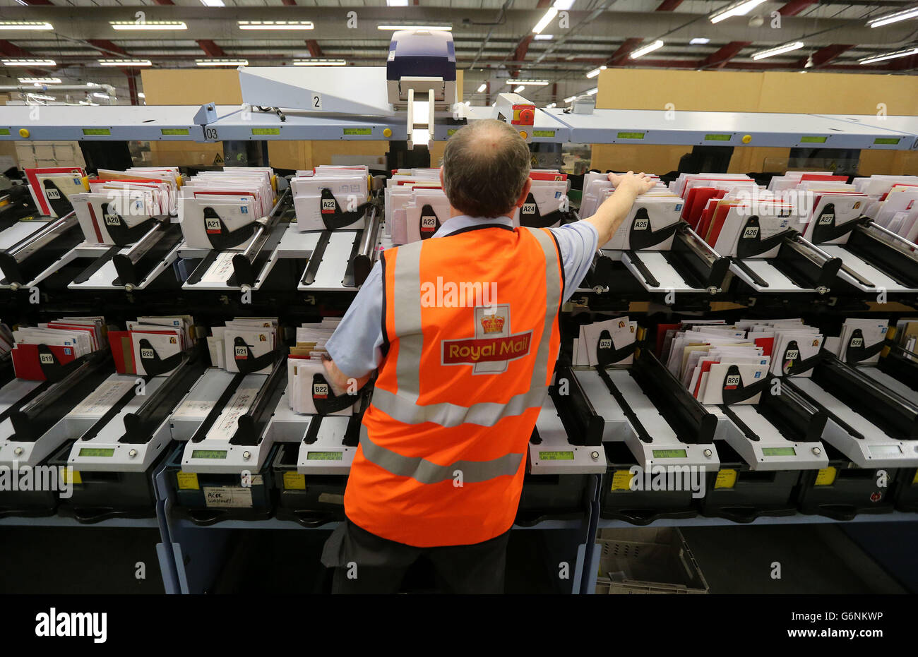 Royal mail employee hamish graham hi-res stock photography and images ...