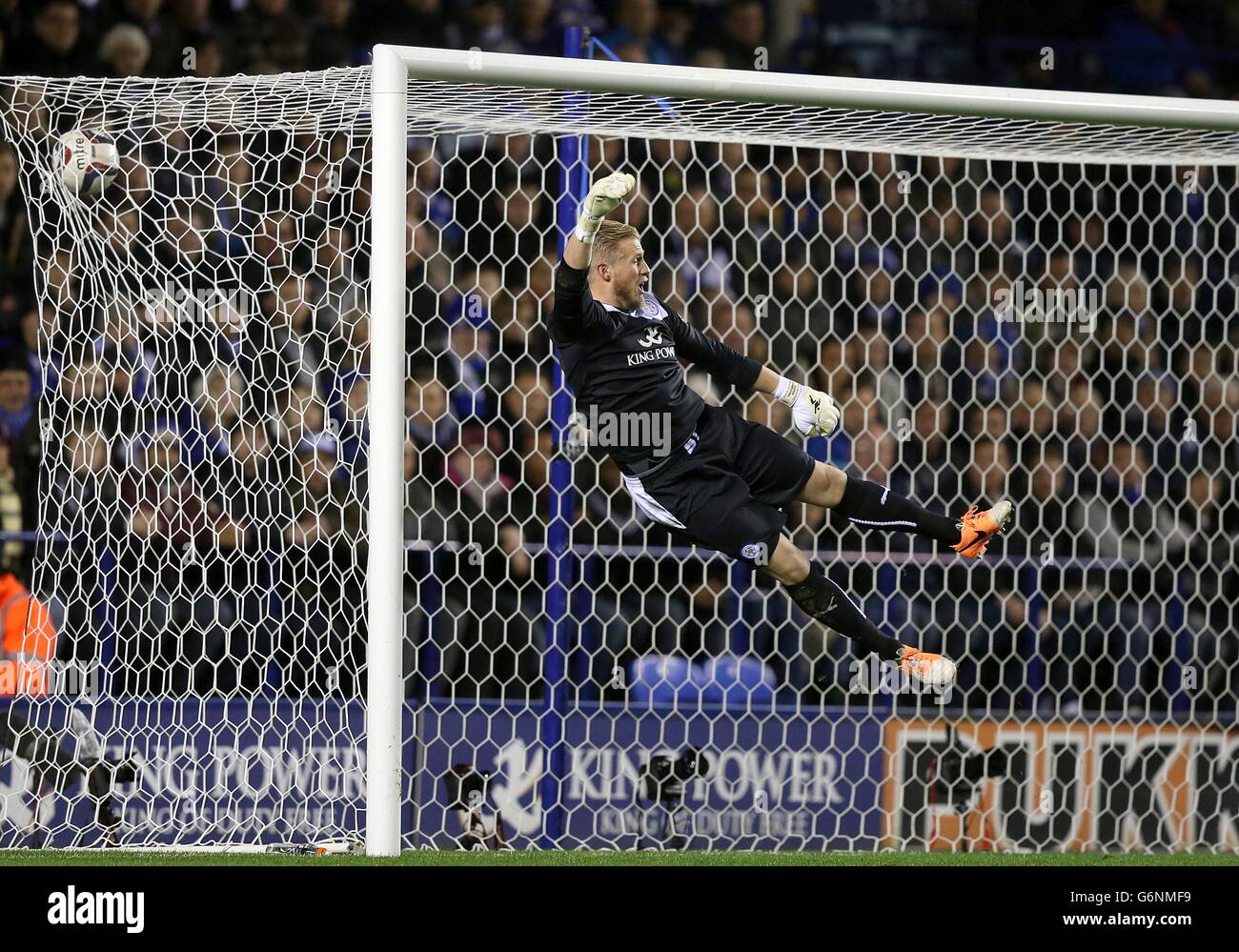 Manchester citys goalkeeper kasper schmeichel hi-res stock photography ...