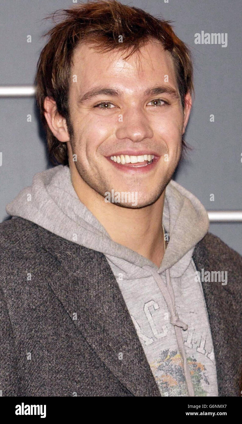 Pop idol winner 2002 hi-res stock photography and images - Alamy