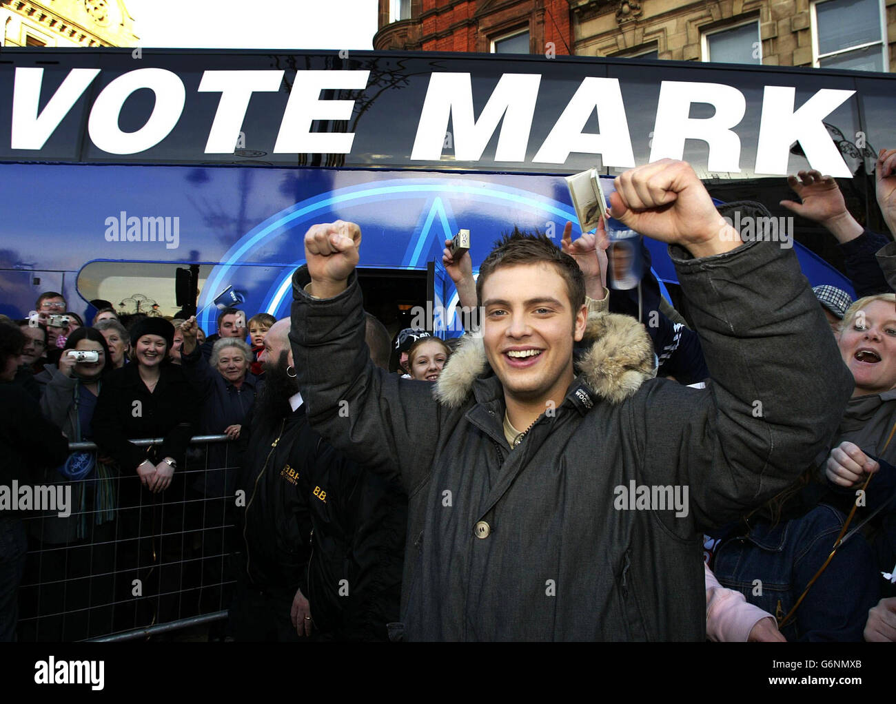 Pop Idol finalist Mark Rhodes with crowds of fans in Queens Square ...