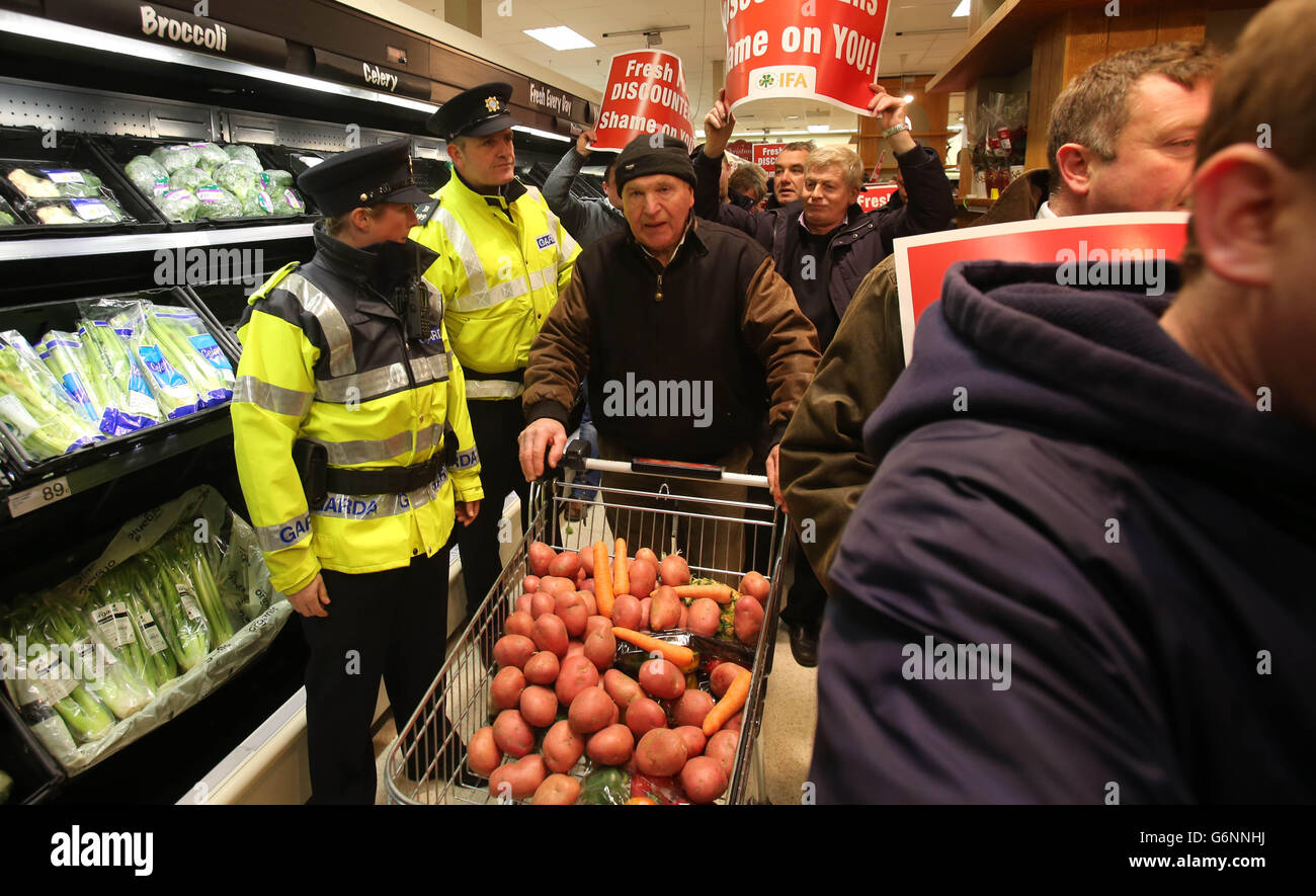 Irish Farmers Association protest Stock Photo - Alamy