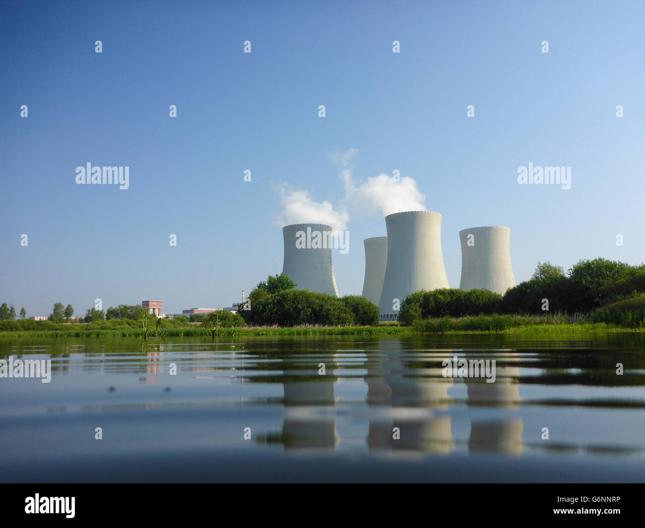 Temelin nuclear power plant : cooling towers and reactor building ...