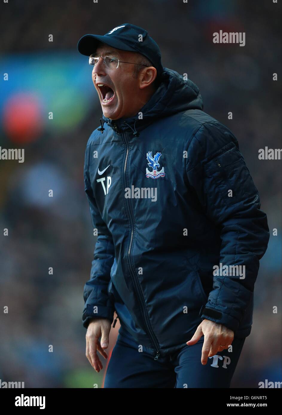 Crystal palace manager tony pulis shouts orders on the touchline hi-res ... Crystal palace manager tony pulis shouts orders on the touchline hi-res ...