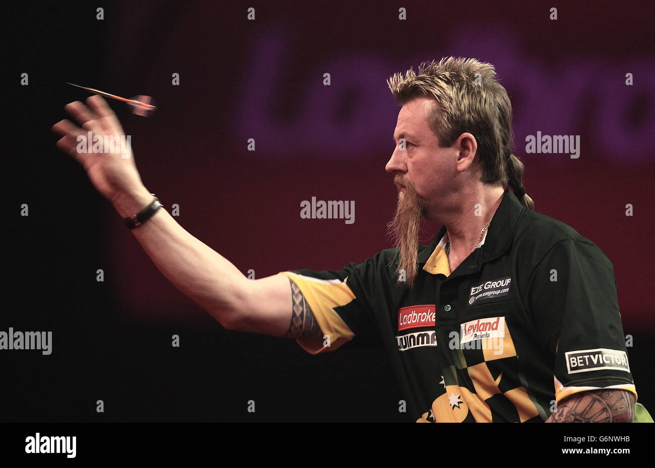 Simon Whitlock in action against Ian White in the Quarter Final during ...