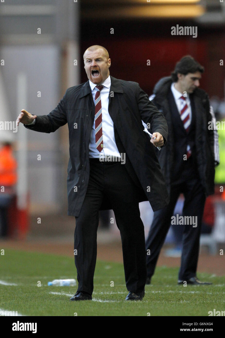 Shouts orders on touchline hi-res stock photography and images - Alamy