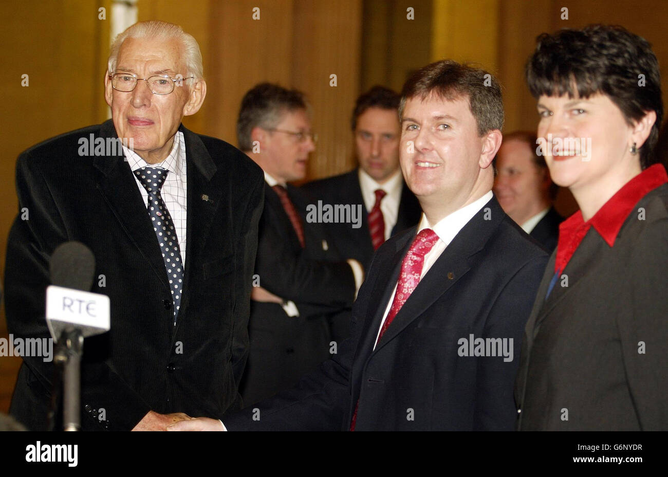 Unionist mp jeffrey donaldson centre hi-res stock photography and ...