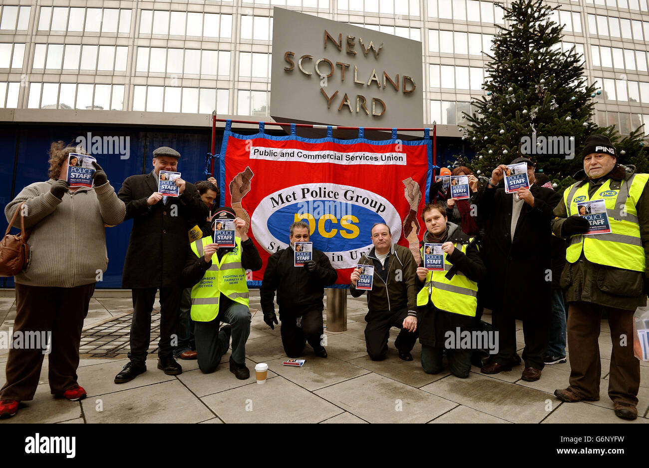 Police picket line hi-res stock photography and images - Alamy