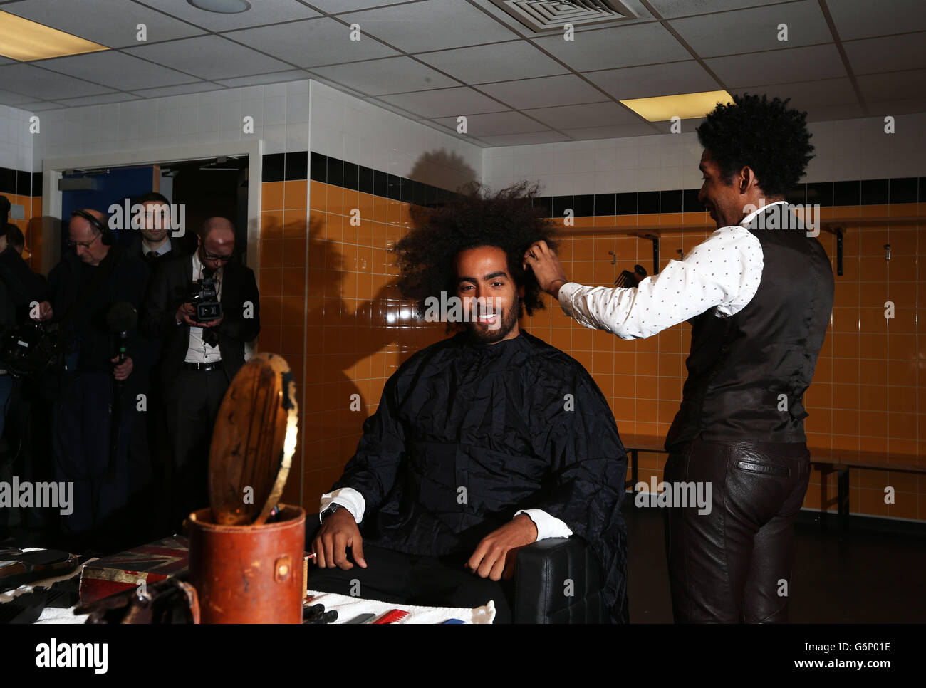Tom huddlestone cuts hair hi-res stock photography and images - Alamy
