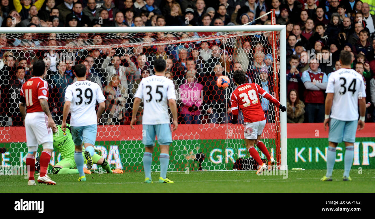 Nottingham Forest's Djamal Abdoun (2nd right) scores the opening goal ...