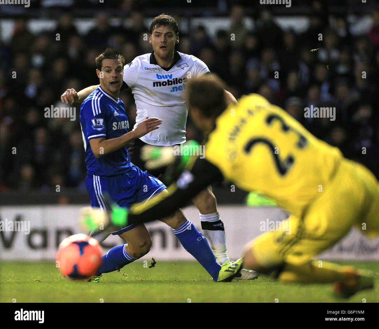 Chelsea goalkeeper mark schwarzer hi-res stock photography and images ...