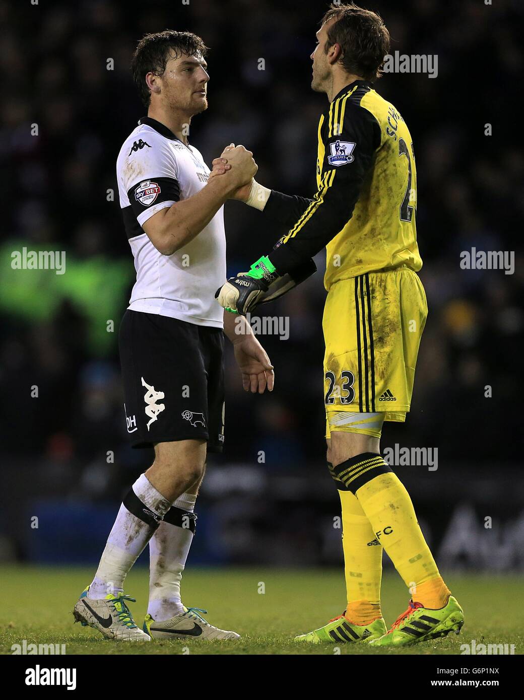 Chelsea goalkeeper mark schwarzer hi-res stock photography and images ...