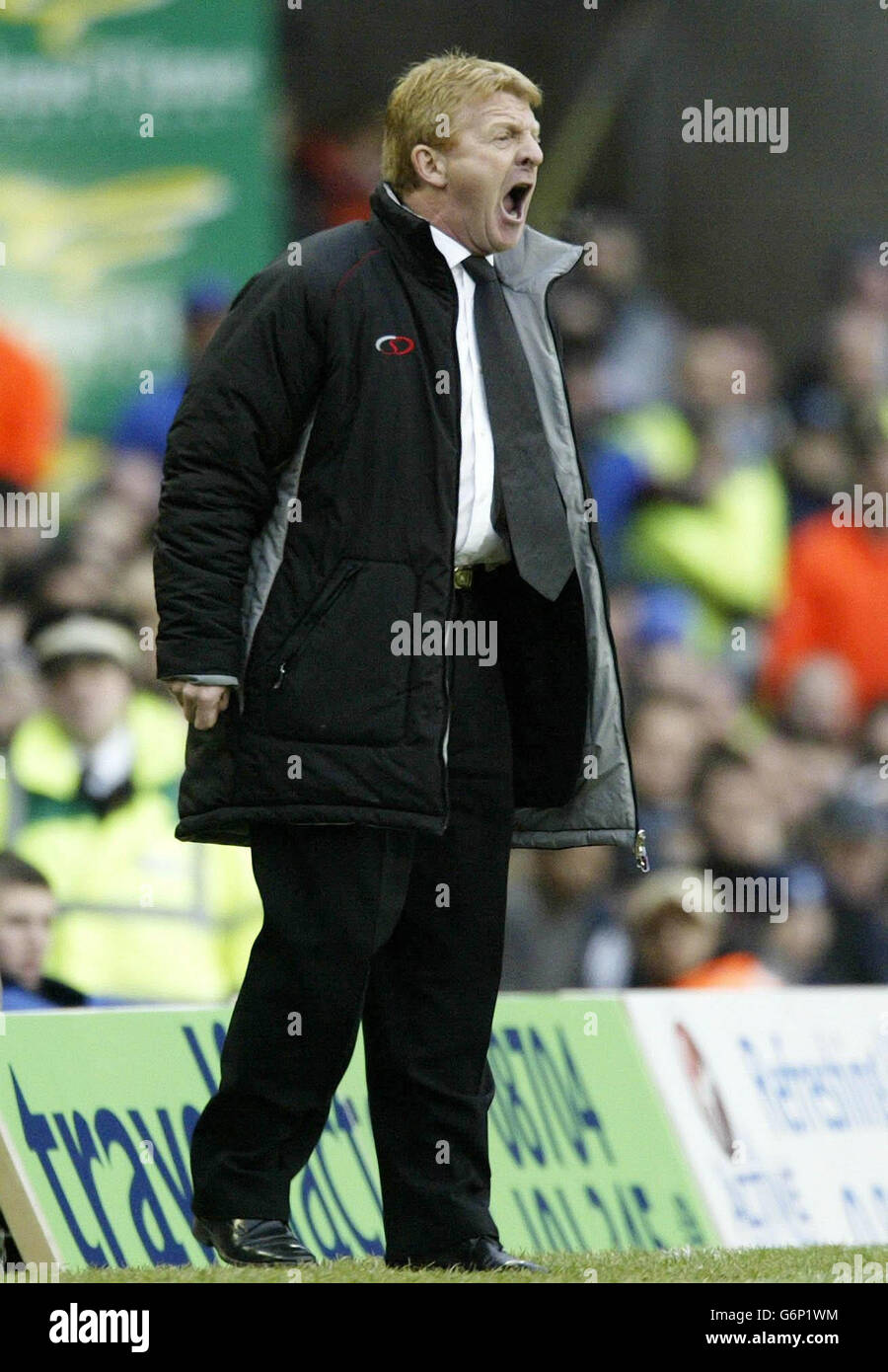 Football manager shouting at players hi-res stock photography and ...