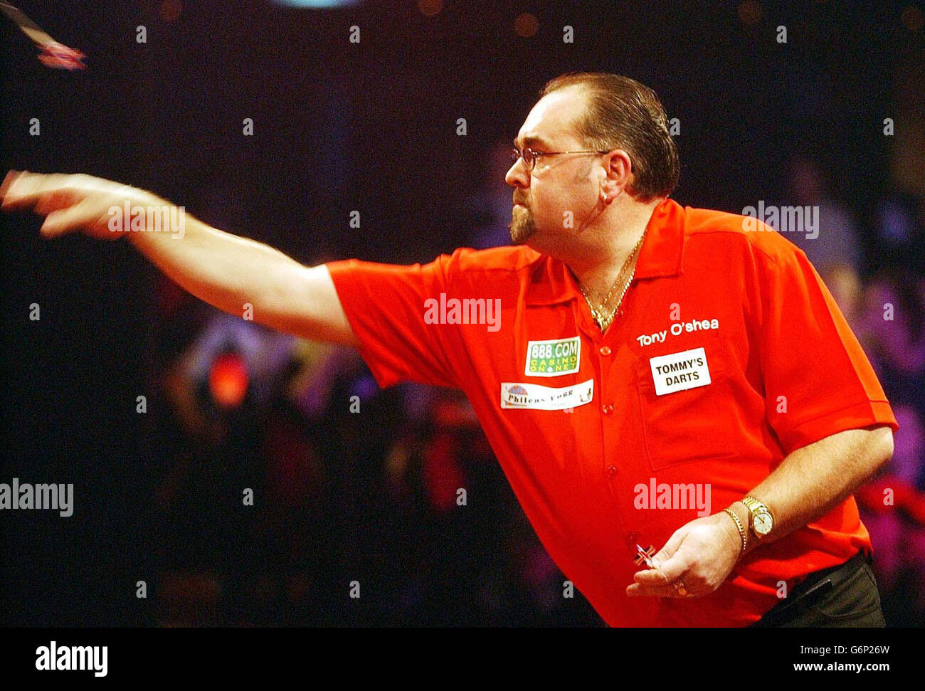 Tony O'Shea in action against Ted Hankey during the Lakeside World ...