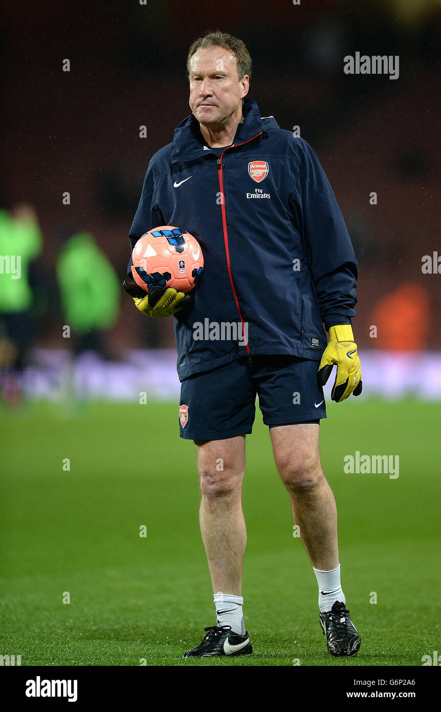 Tottenham hotspur goalkeeping coach hi-res stock photography and images ...
