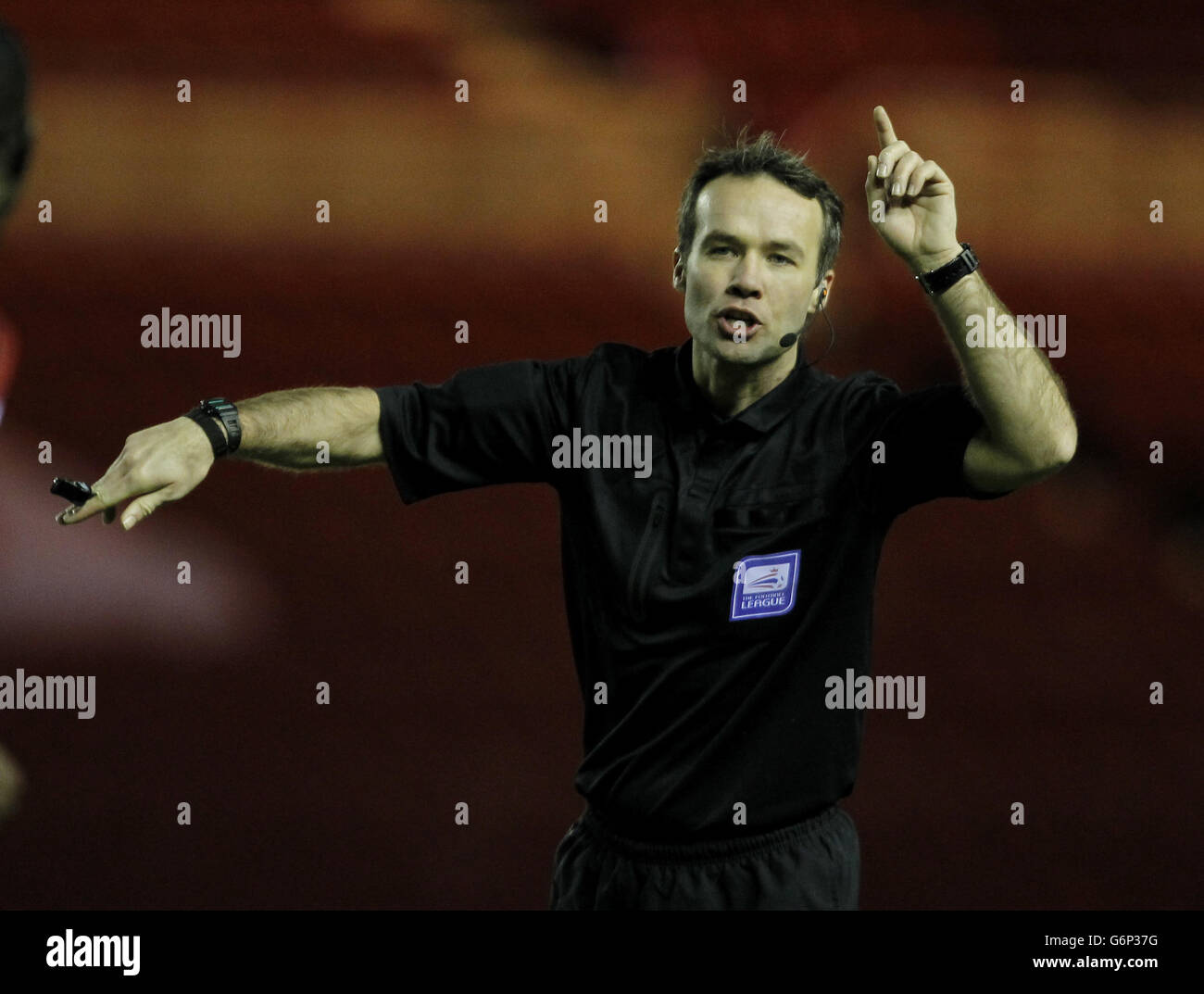 Paul tierney football referee hi-res stock photography and images - Alamy