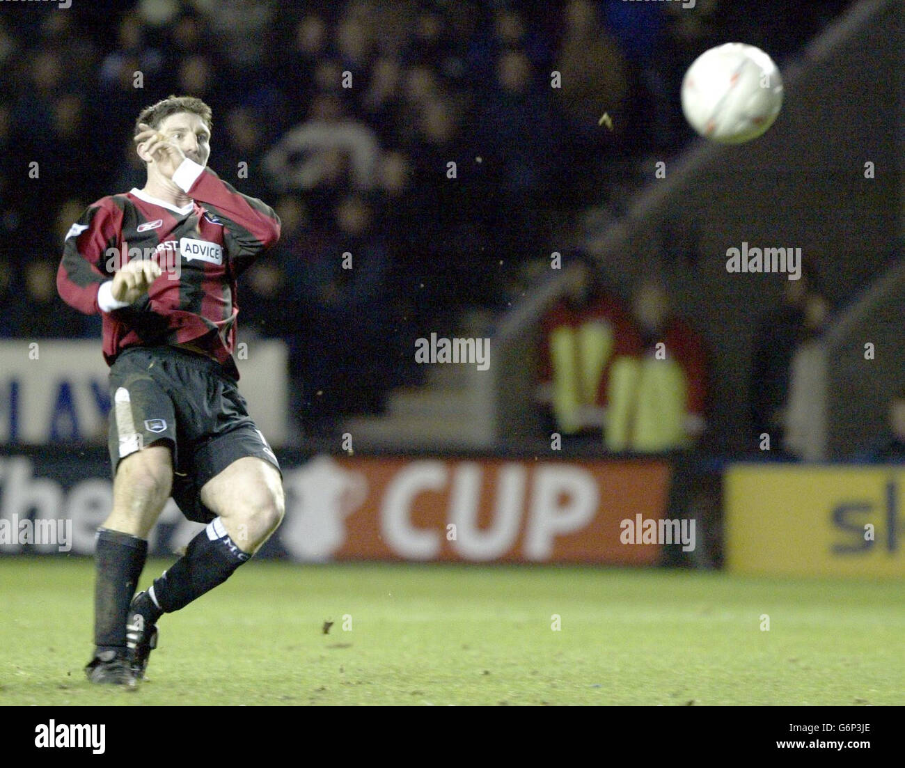 Football action jonathan macken hi-res stock photography and images - Alamy