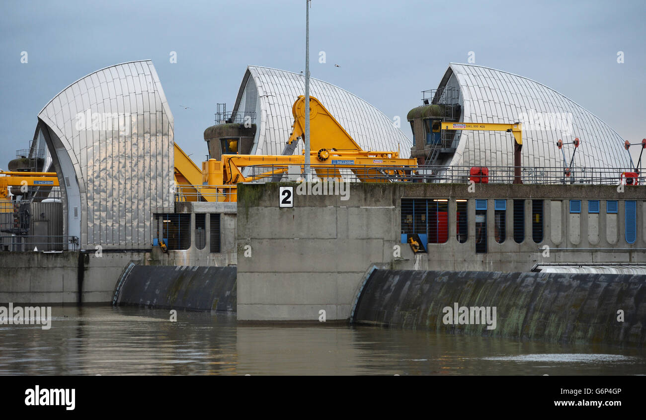 Thames barrier closed hi-res stock photography and images - Alamy