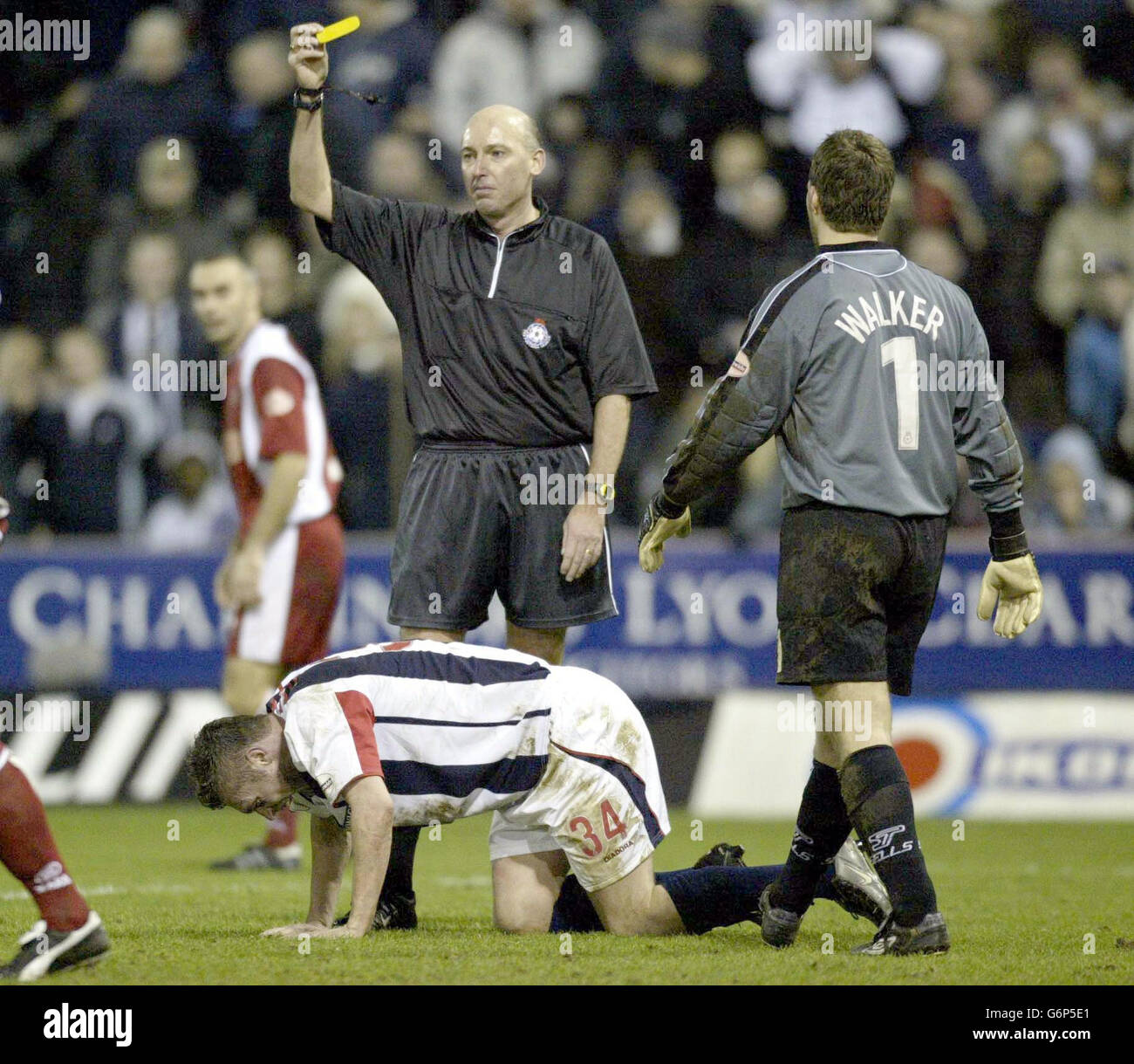 Referee Barry Knight High Resolution Stock Photography and Images - Alamy