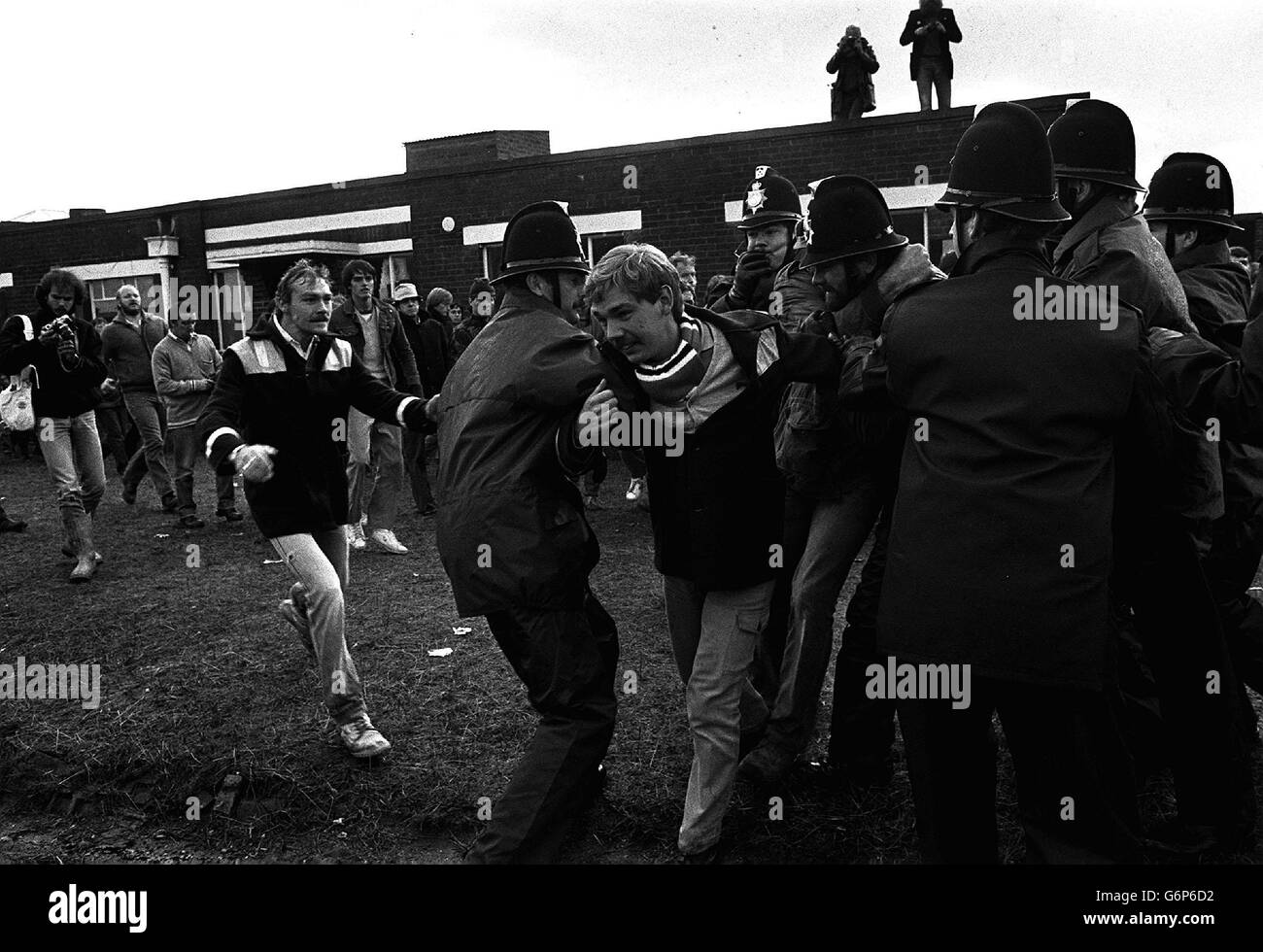 Police clash with protesters during fresh scuffles between police and ...