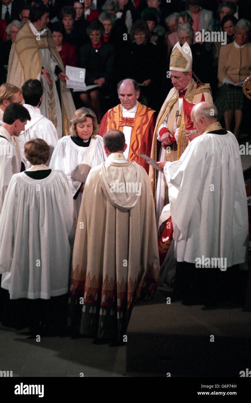 The first woman priest to be ordained into the Church of England ...