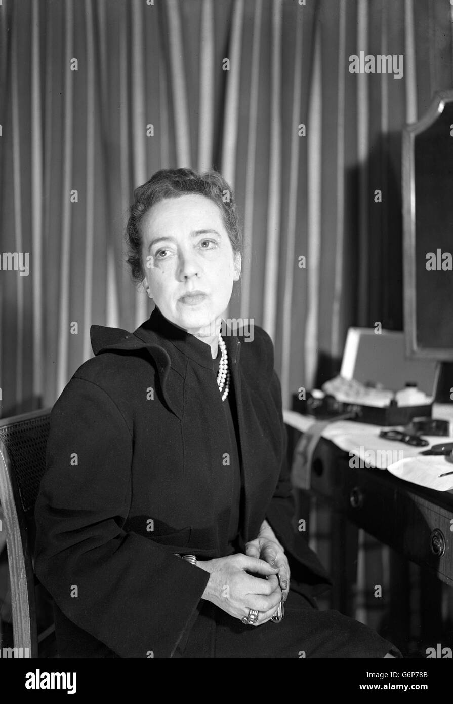 Elsa schiaparelli designer hi-res stock photography and images - Alamy