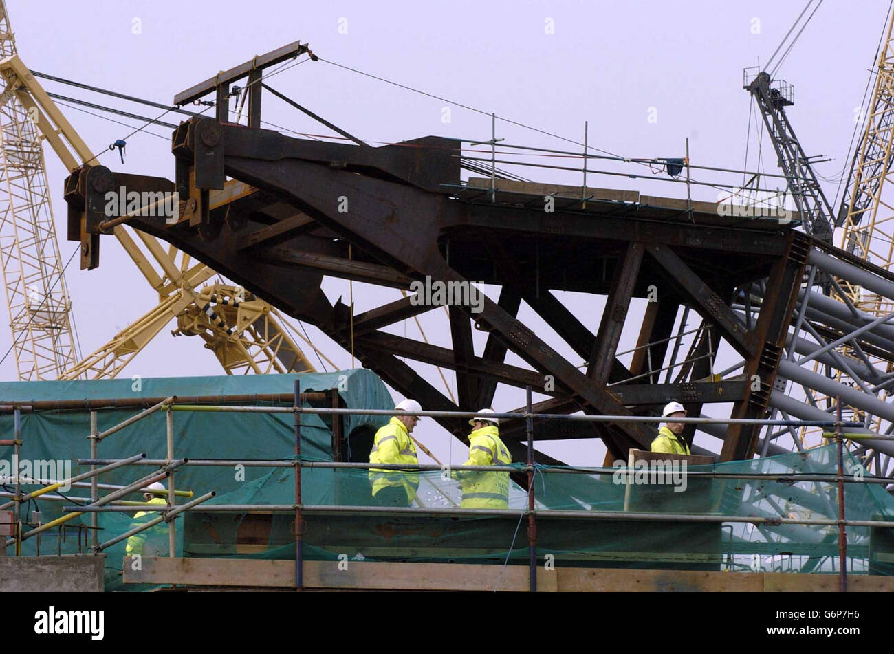 Private investigators check the scene at the construction site of the ...