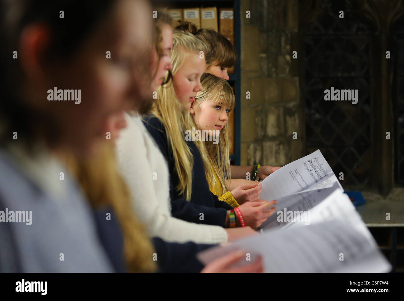 First girls cathedral choir hi-res stock photography and images - Alamy