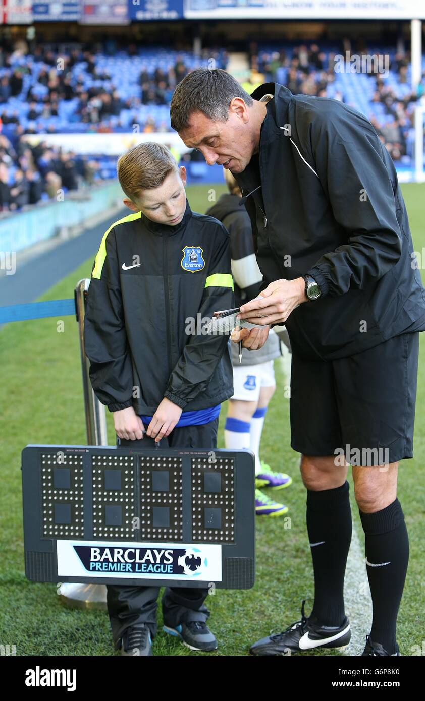 Premier referees hi-res stock photography and images - Alamy