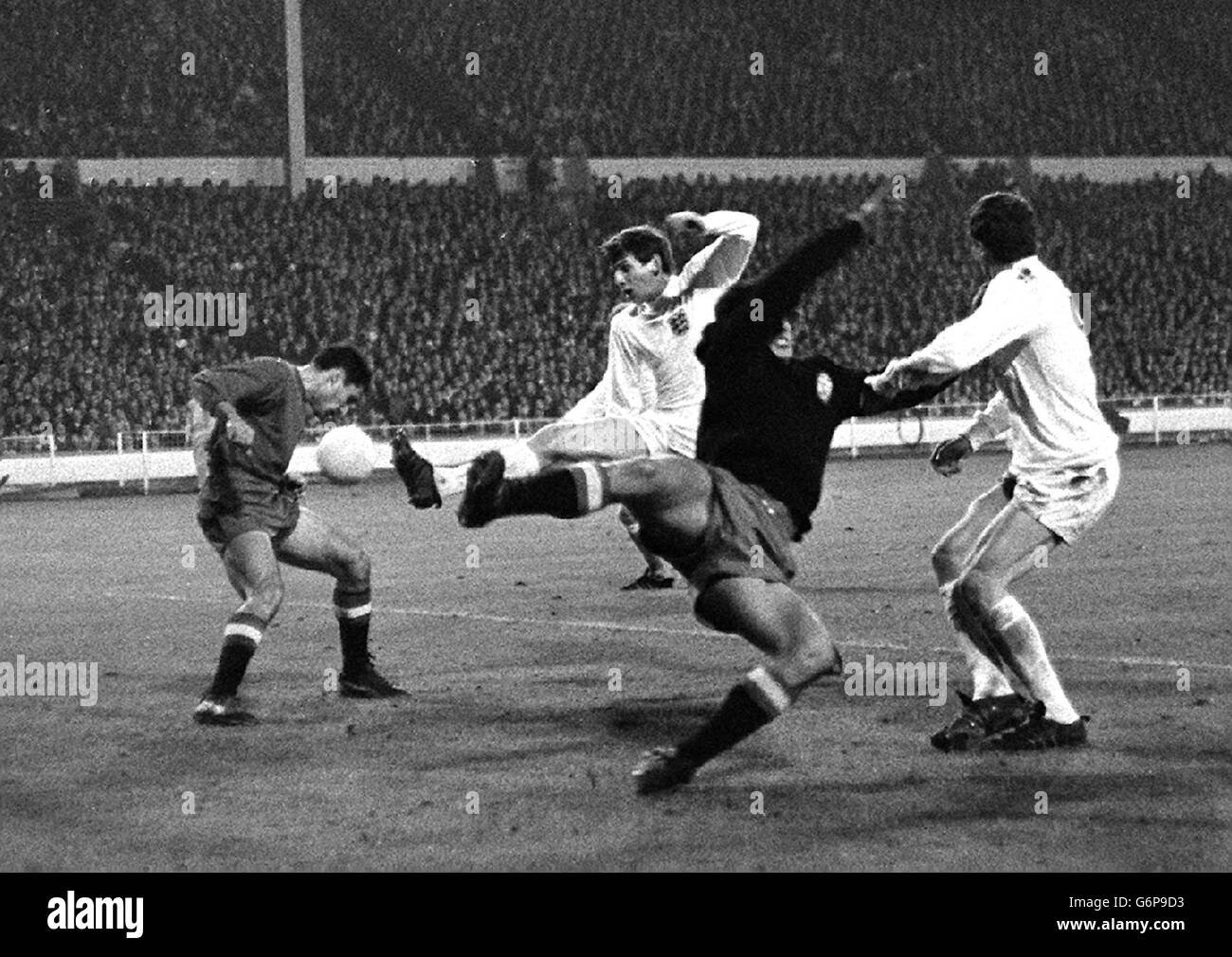 England spain football Black and White Stock Photos & Images - Alamy