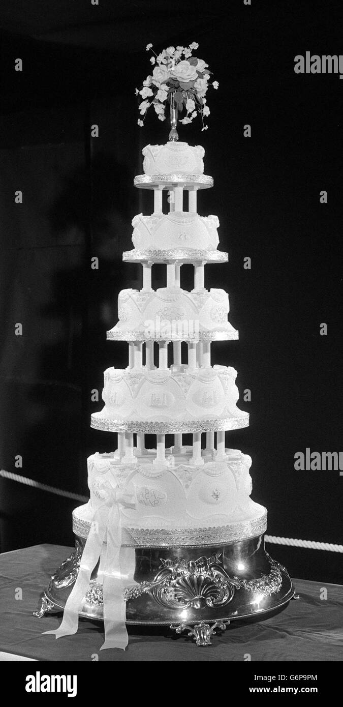 Princess anne wedding cake hi-res stock photography and images - Alamy