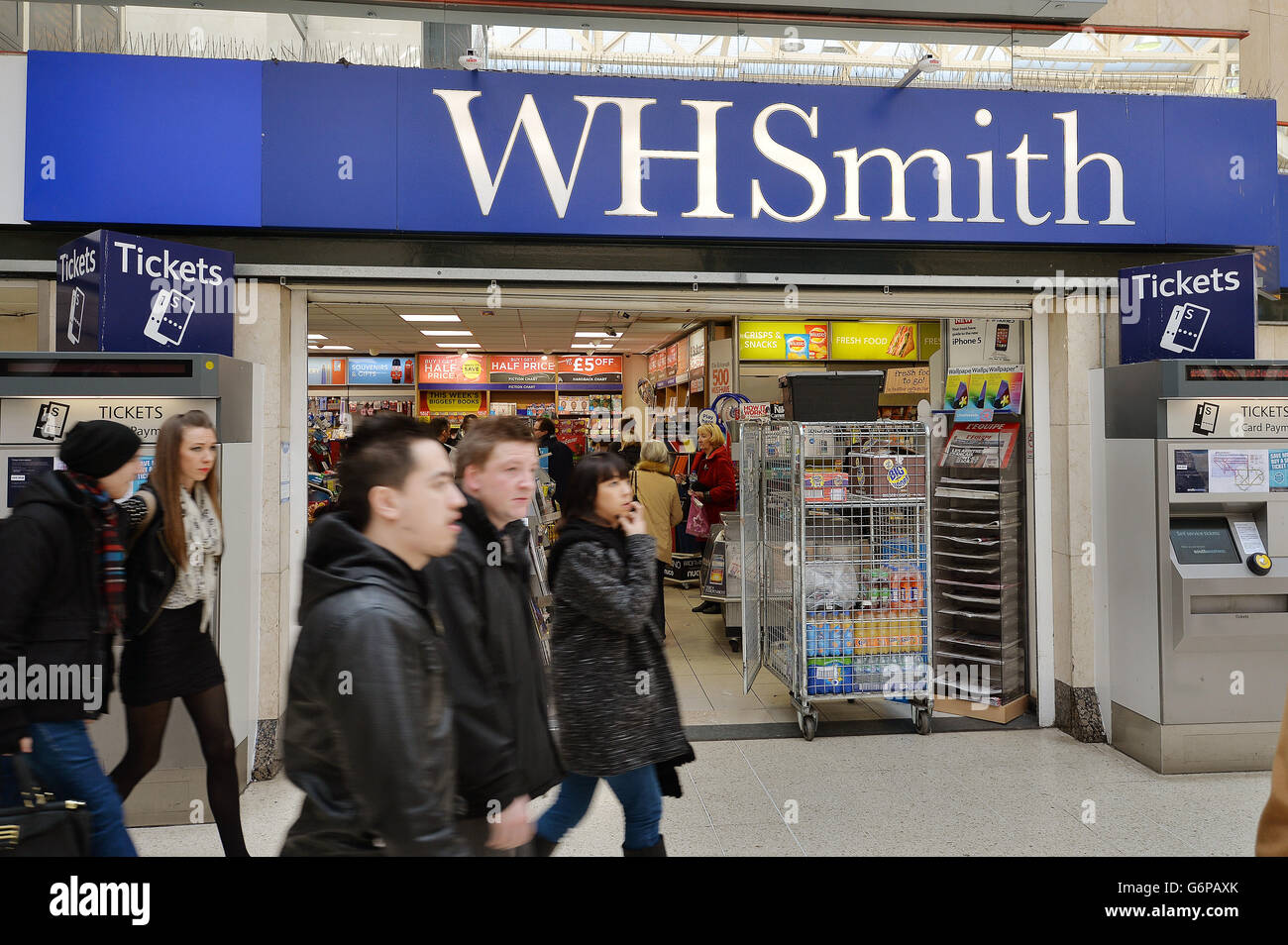 WH Smith stock. A branch of WH Smith in central London Stock Photo - Alamy