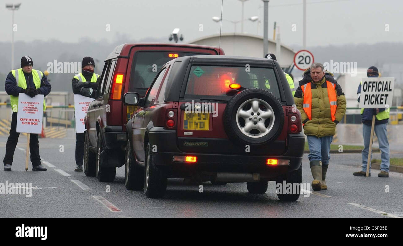 Land rover factory hi-res stock photography and images - Alamy